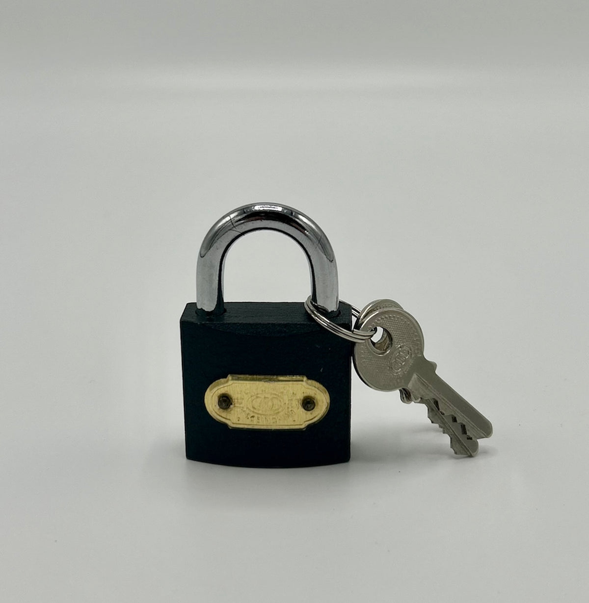 Ex Display - Tri Circle 38mm Iron Padlock — Locks Direct